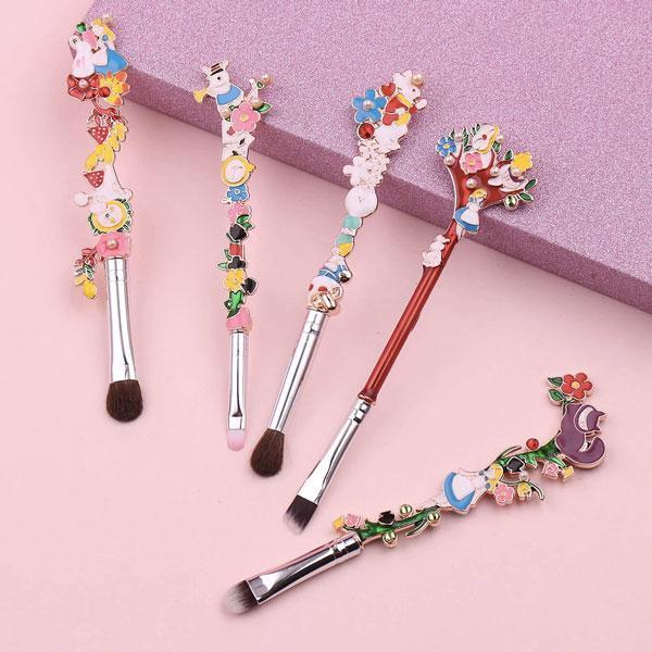 Alice in Wonderland Makeup Brushes - GEEKYGET