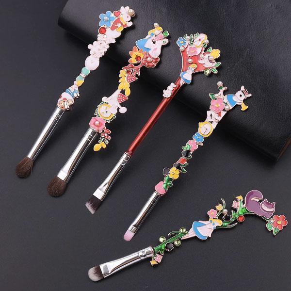 Alice in Wonderland Makeup Brushes - GeekyGet